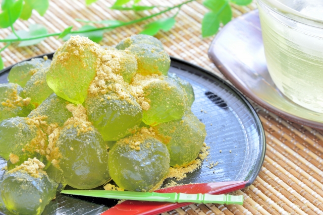 Exploring Warabi-Mochi: The Traditional Japanese Treat with a Unique Texture | Japan Food Guide ...