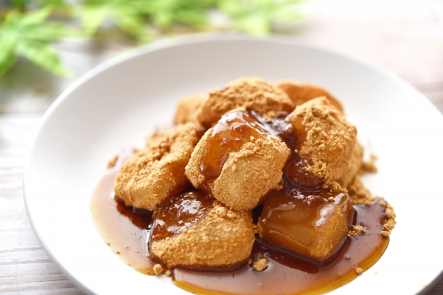 Exploring Warabi-Mochi: The Traditional Japanese Treat with a Unique Texture | Japan Food Guide ...